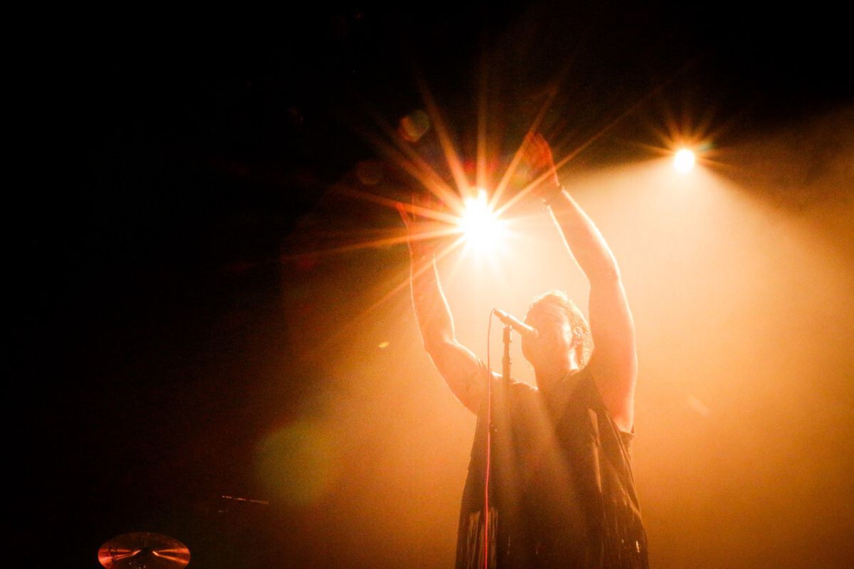 Ashton Irwin Makes Electrifying Solo Debut at the Belasco Theater in ...